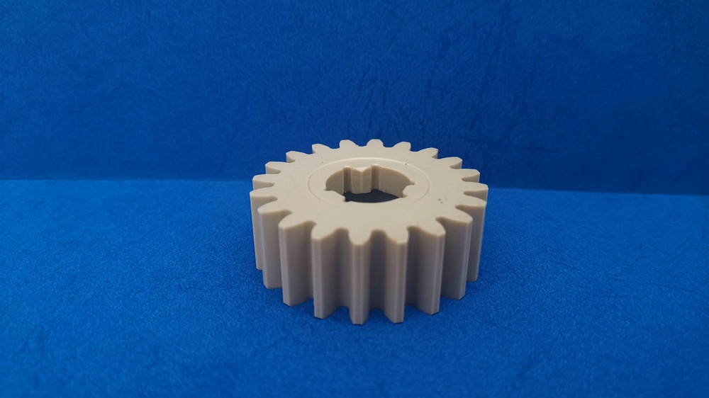 Polyetheretherketone (PEEK) gear wheel | Realizacje | Specialtech